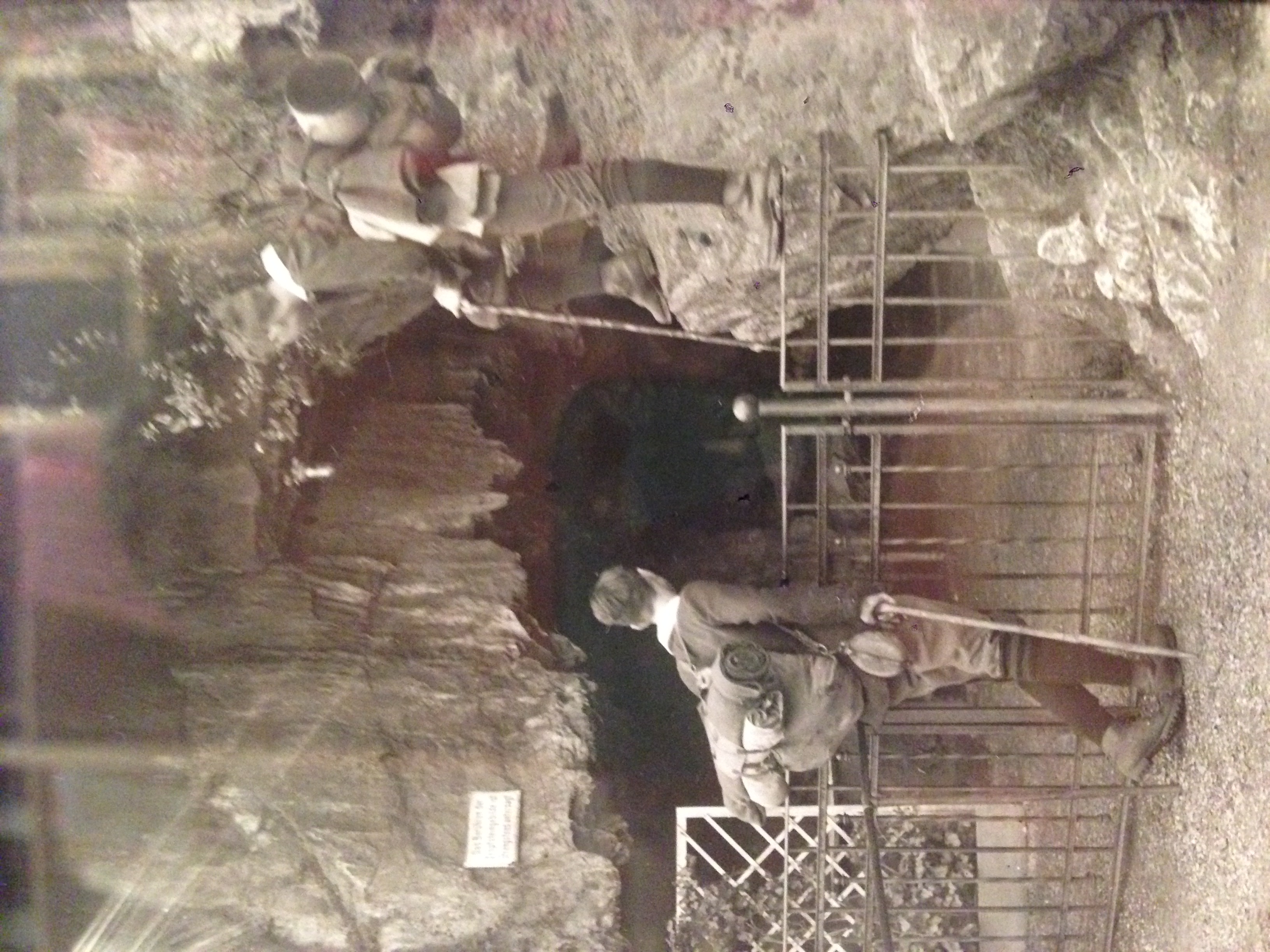 Landschaft: Tropfsteinhöhle, Attendorn : Galerie Julian Sander